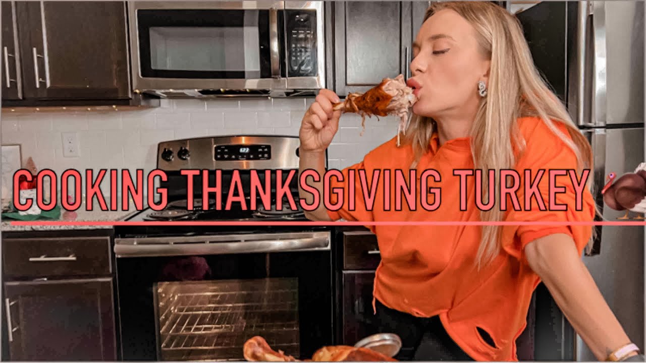 Cooking Thanksgiving turkey / My first time it was crazy . - YouTube