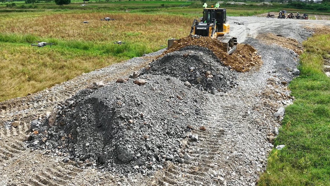 Let's Watchful Move On Stones By Using Heavy SHANTUI Bulldozer Push ...