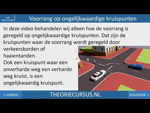 Voorrang op ongelijkwaardige kruispunten - Autotheorie - Scootertheorie - Motortheorie - YouTube