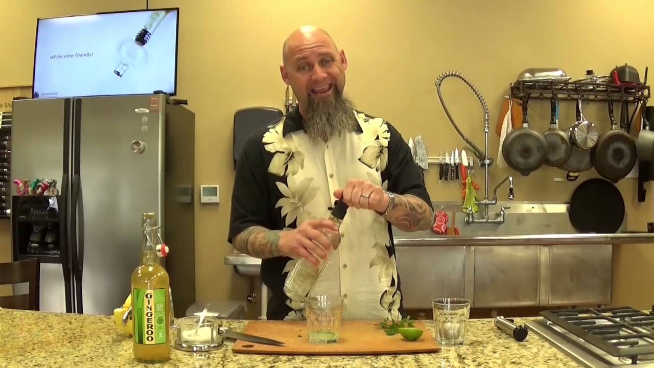 Paul Prepares The Gingeroo N.O.jito at E's Kitchen - YouTube