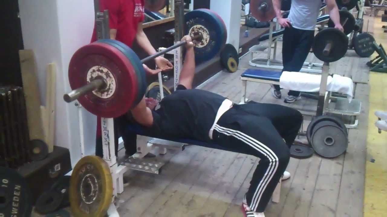 Bench press 10 x 150kg - YouTube