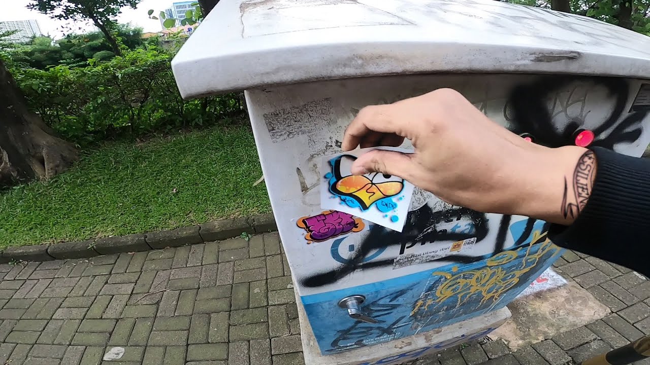 SLAPPING STICKER GRAFFITI Part. 18 . Graffiti Sticker and enjoyed it ...