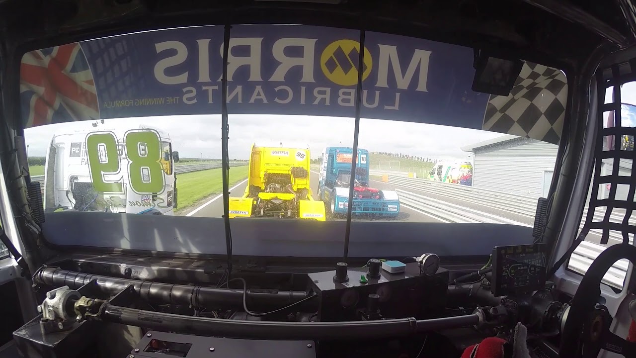 Simon Reid showing real muscle in the British Truck Racing - YouTube