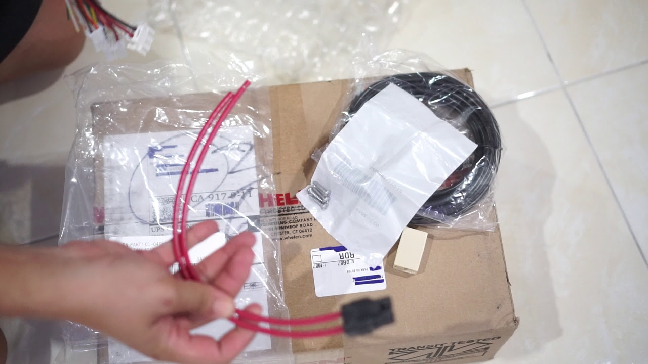 Unpack Whelen HHS3200 - YouTube