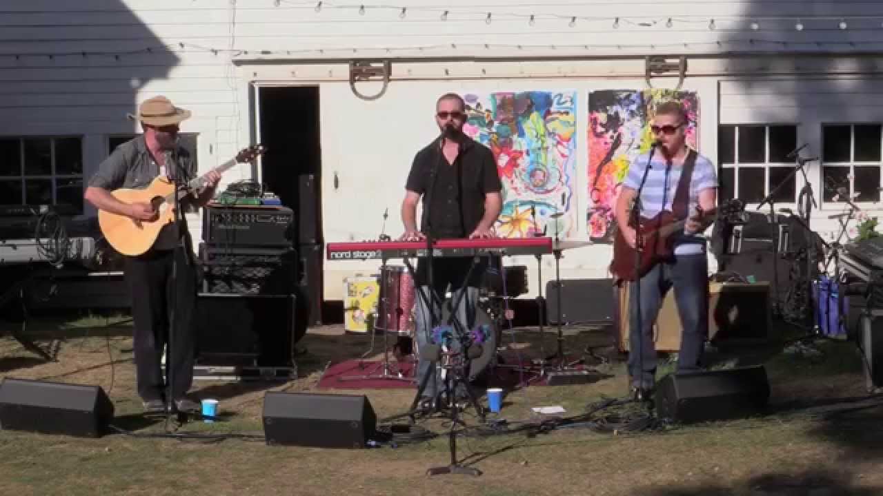 Brothers McCann \ In The Mood - YouTube