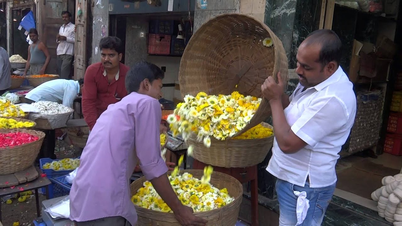 The wonderful Dadar Flower Market Mumbai - YouTube