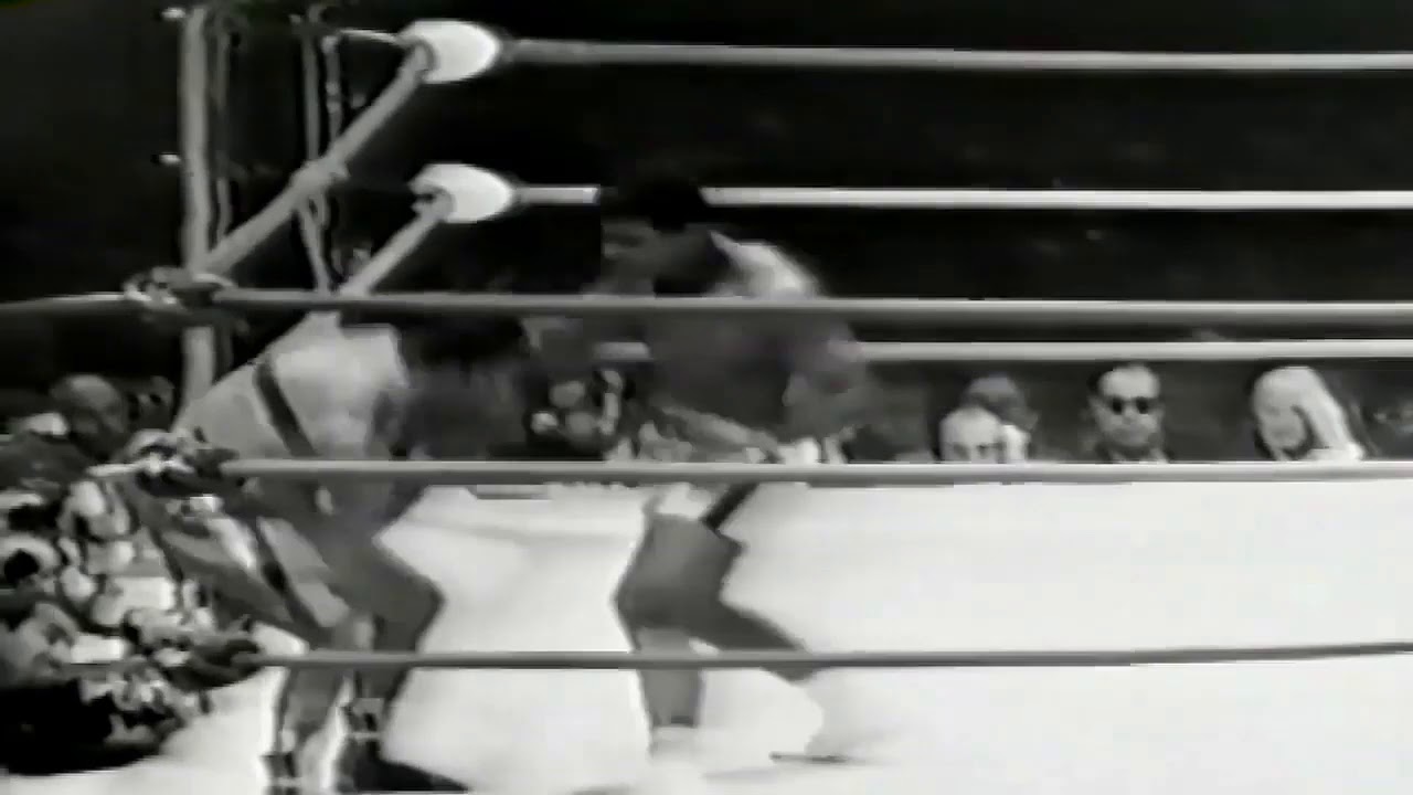 Ali, 4 punches on opponents guard in 0.68 second's - YouTube