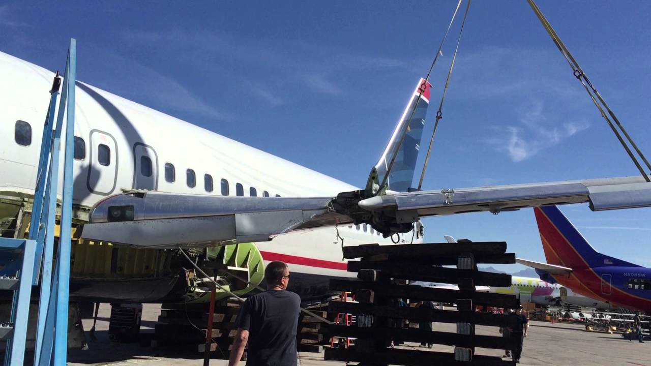 Boeing 737 Wing Removal (Fail) - YouTube