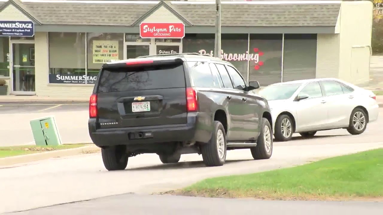 Gov. Scott Walker's motorcade leaves Delafield hotel after apparent ...