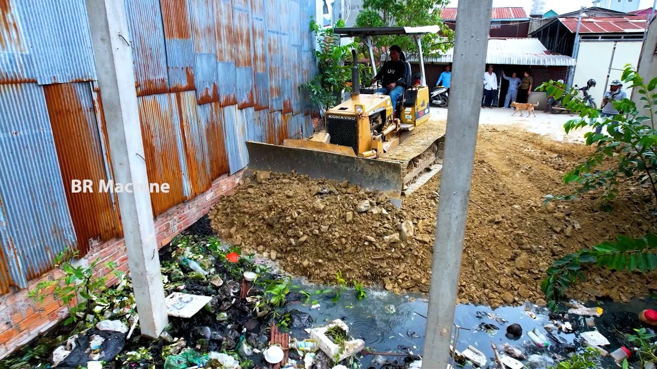 Bulldozer destroy the old home flood - YouTube