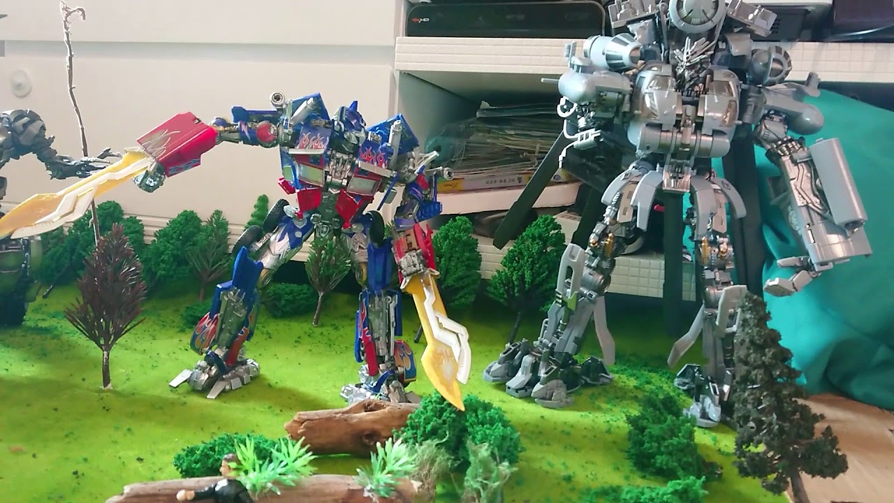 Transformers Revenge of the Fallen forest fight Blackout Megatron ...