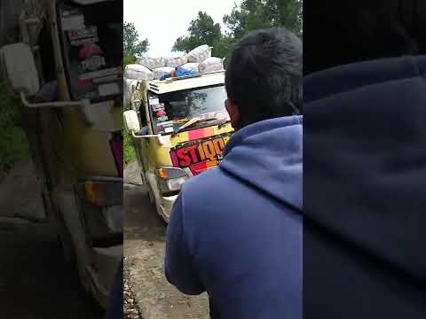 truk muatan full. nanjak jl krakalan. sunses. sopirnya gg..