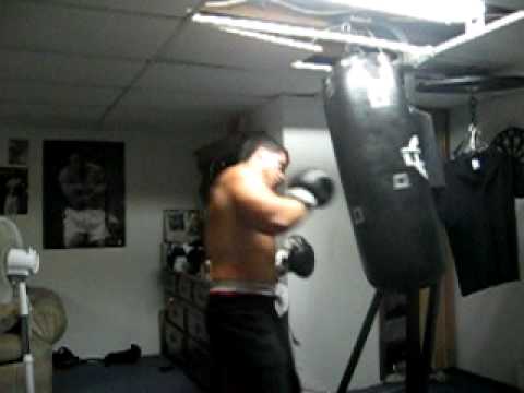 Bodybuilder boxing combinations - YouTube