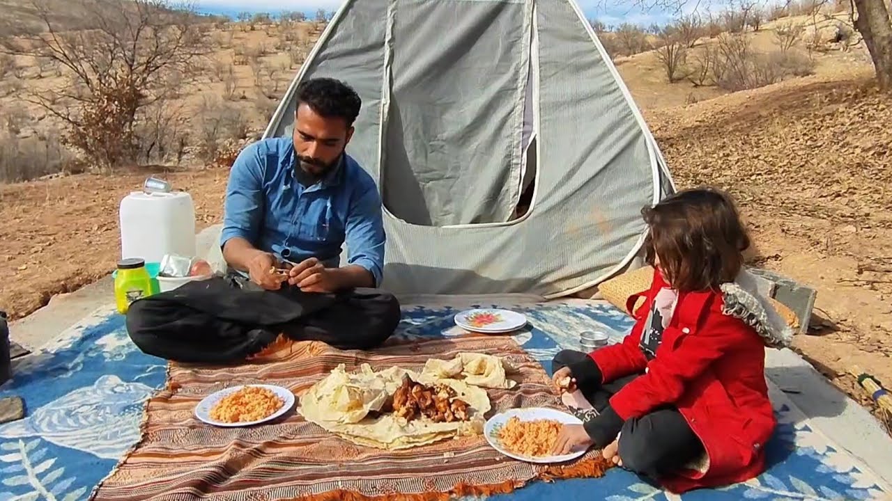 Thatching the wall of the house by master Salman/ nomadic documentary - YouTube