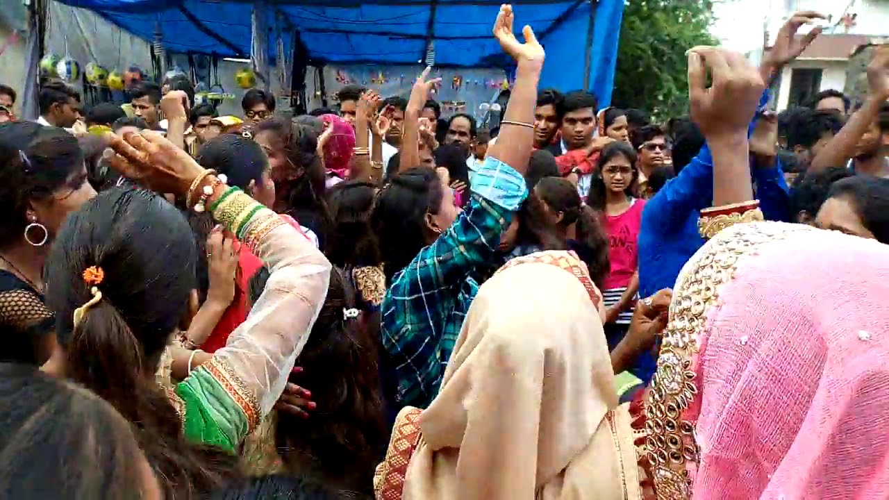 Kya Mast song hai lasadiya live Mukesh - YouTube