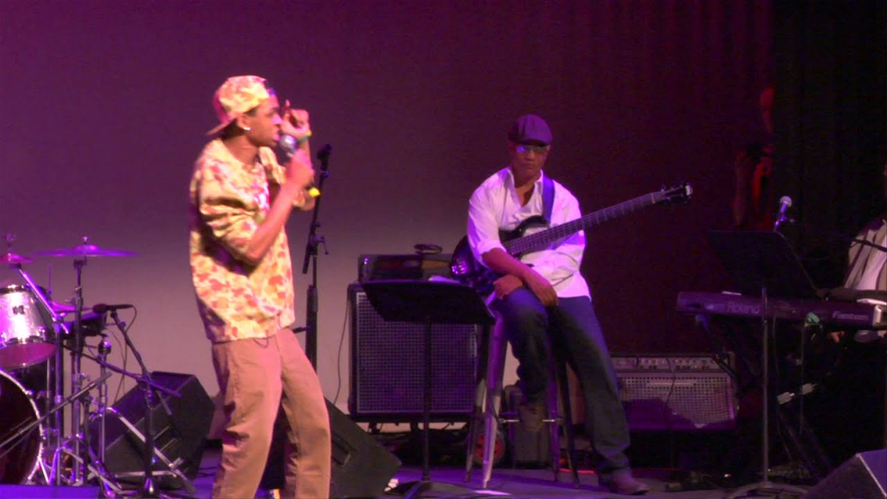 Avery Thompson performing "The Reunion" - YouTube