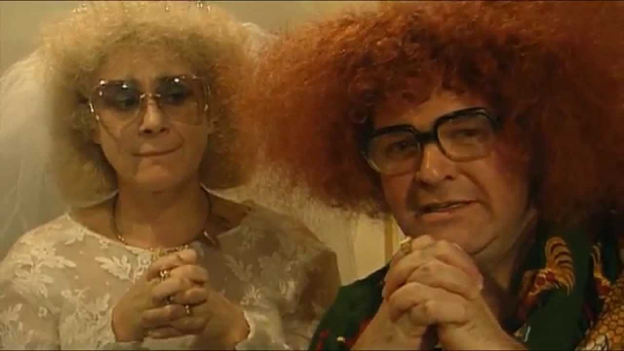 Jiskefet - Oboema en José - De bruiloft van de Witte Neger - YouTube