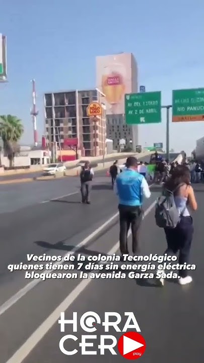 Se hartan y bloquean Garza Sada por falta de luz - YouTube