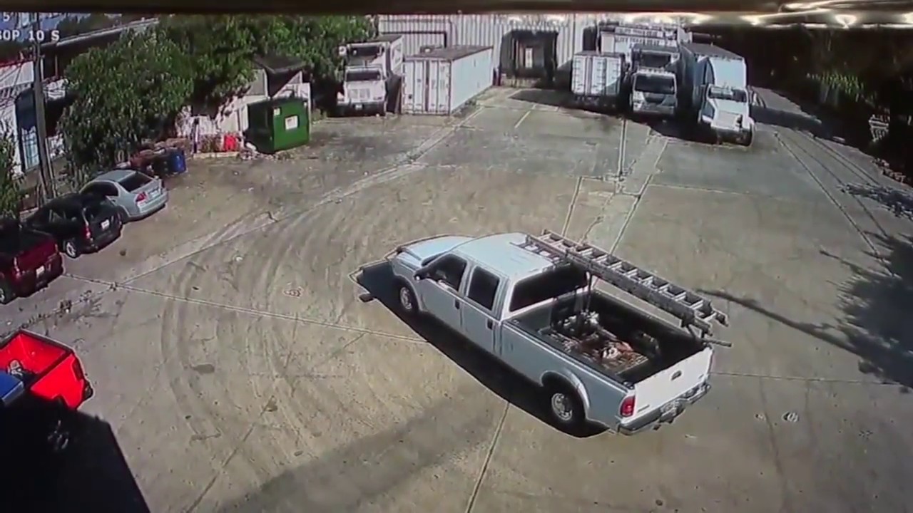 BOLD ARMORED CAR HEIST: Thieves Steal Thousands of Dollars - YouTube