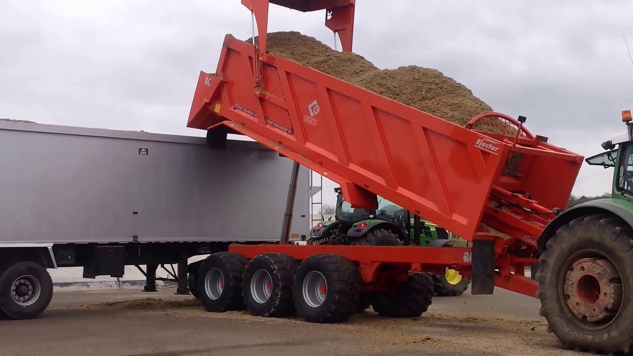 Larrington Chaser Trailer Unloading Maize in to Commercial Lorry - YouTube