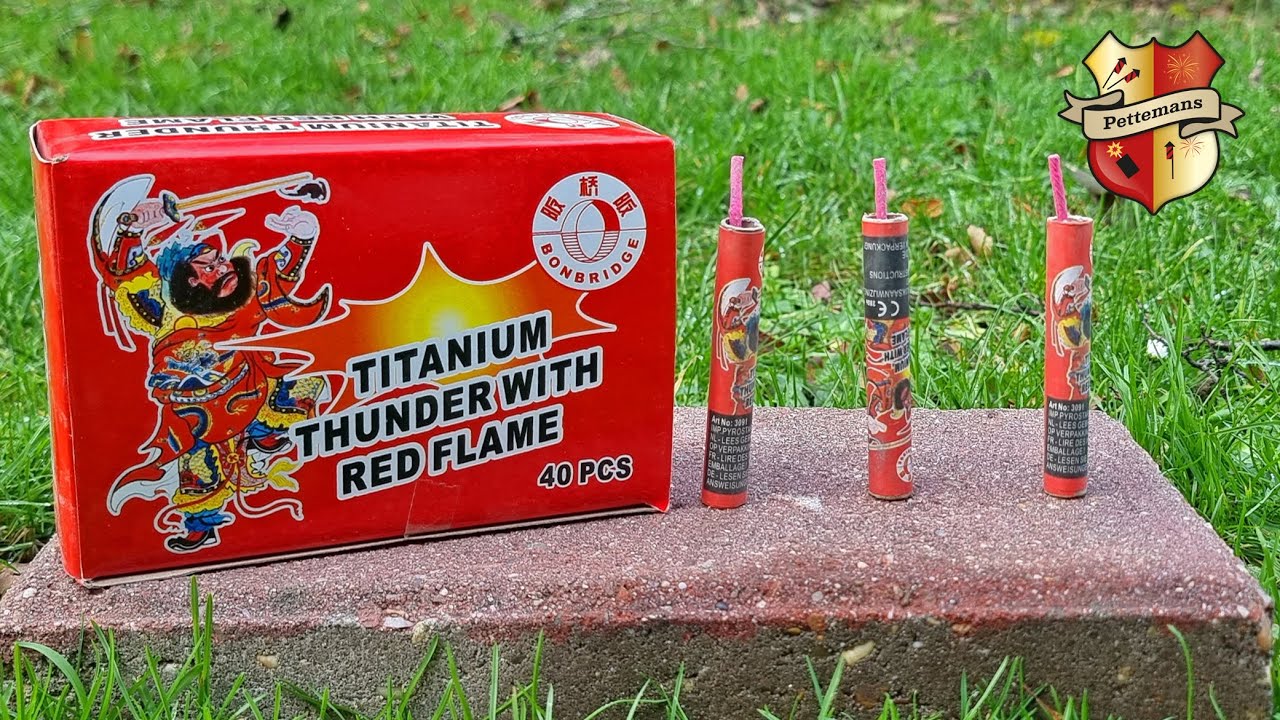 Titanium Thunder With Red flame - Nitraat Bonbridge Vuurwerk - YouTube