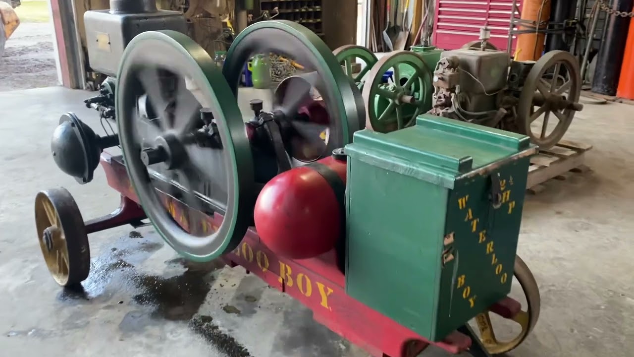 2-1/2hp Waterloo Boy Hit and Miss Gas Engine - YouTube