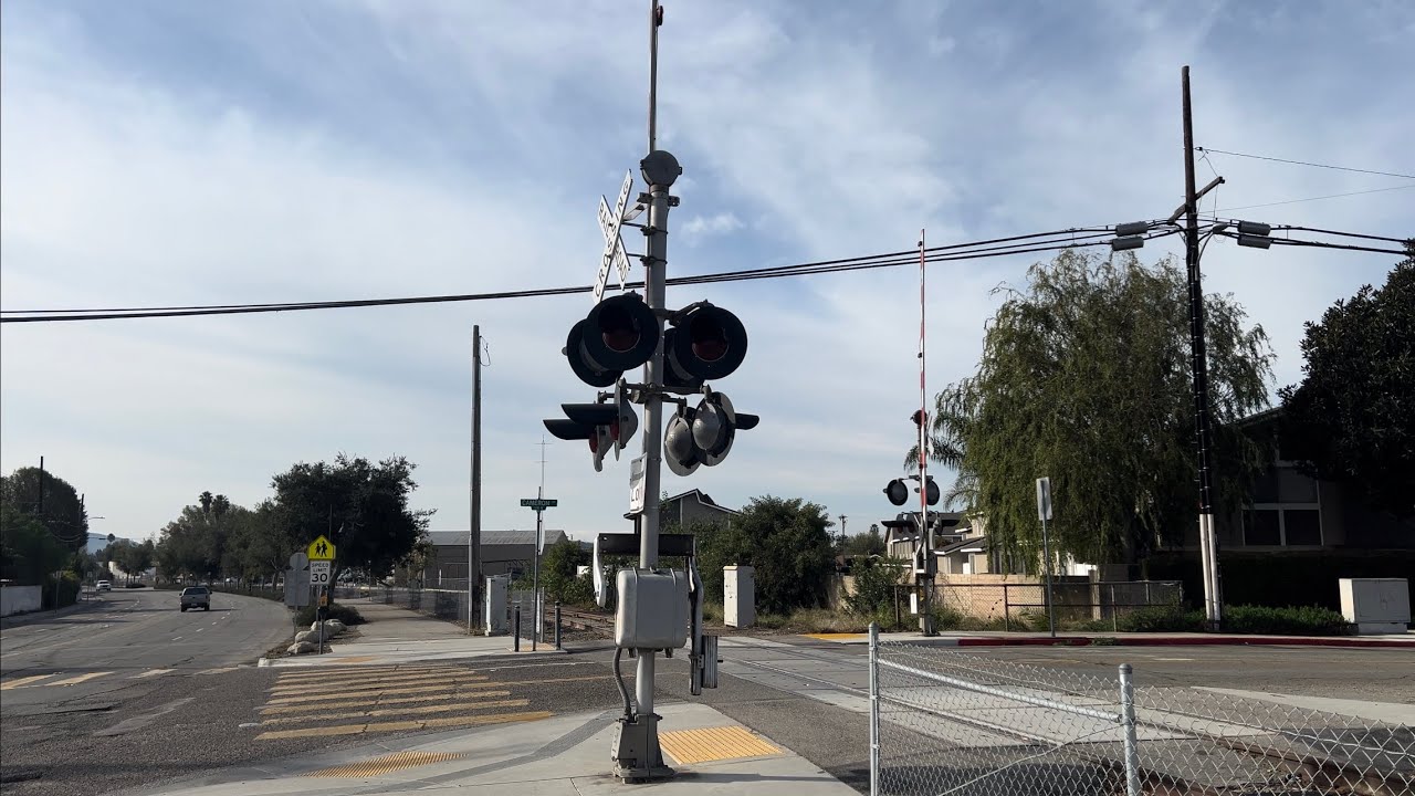 SERA 2666 @ Cameron Street Railroad Crossing, Santa Paula CA 12-27-23 ...