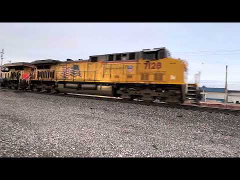 UP #7128 Lead’s The Low Ditch Light Leader On RDDPU-21 Through Crews, CO 3/21/2025. - YouTube