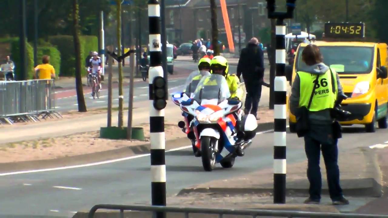 Politie motoren Begeleiding Marathon enschede - YouTube
