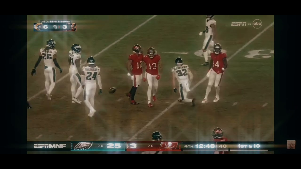 One handed catch Mike Evans - YouTube