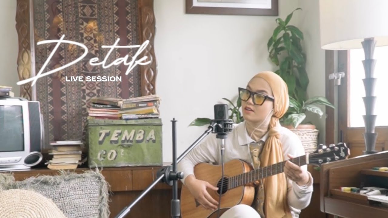 Detak // Yurisana Septeasa ( Live Session Kopi Toko Djawa) - YouTube