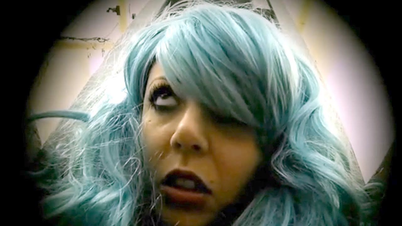 Barefoot Shay Hendrix Meets The Guillotine Youtube