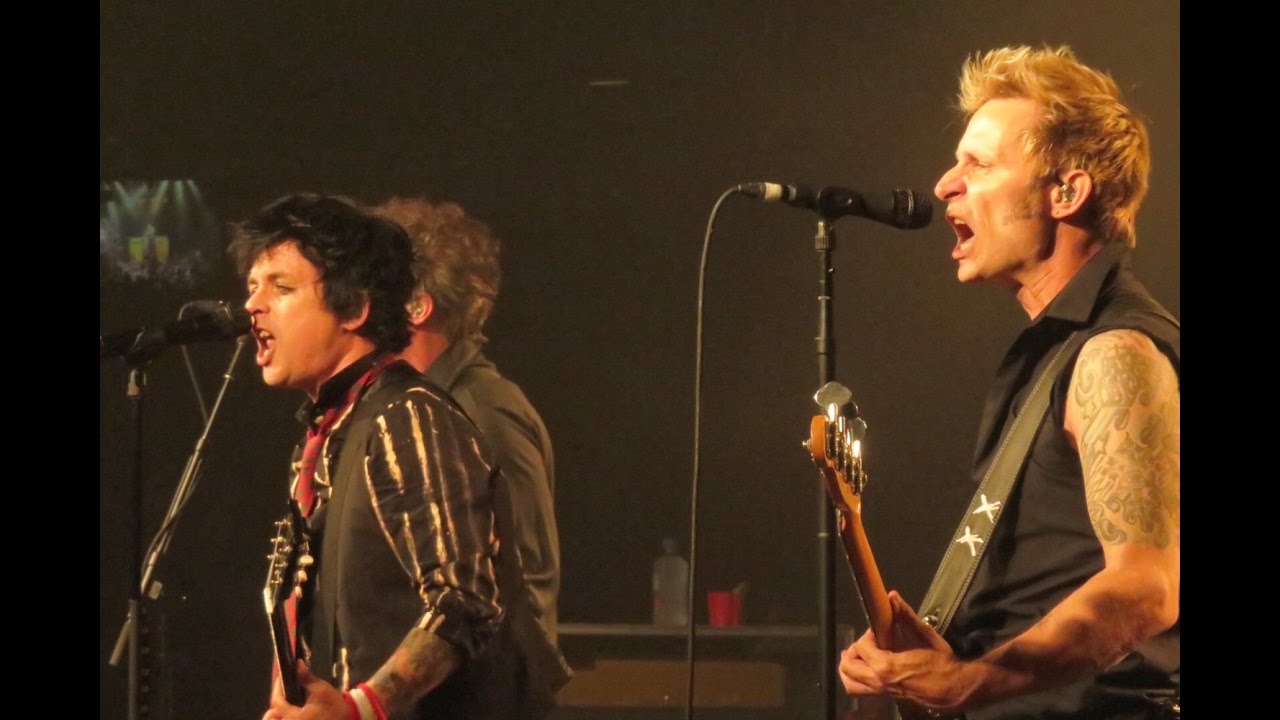 Green Day - "Revolution Radio" (live at Starland Ballroom) - YouTube