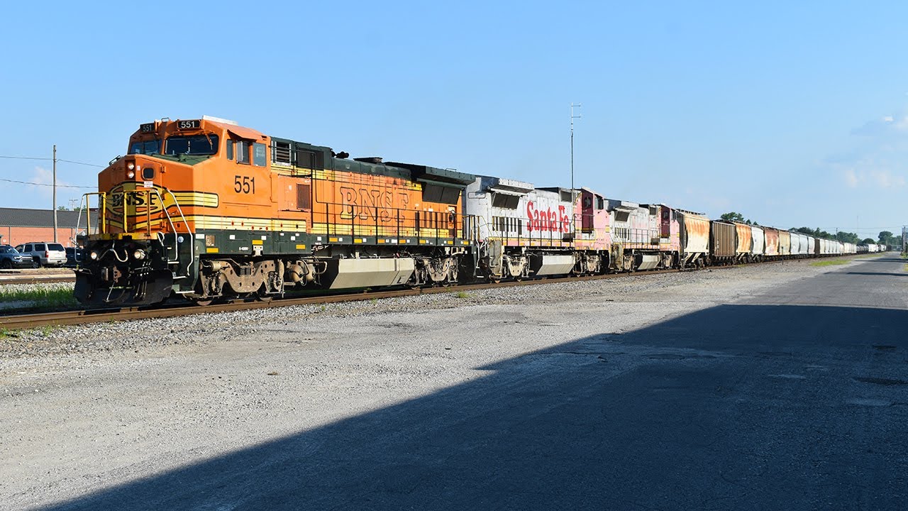 Dash 8 Trio On The BNSF Railway - YouTube