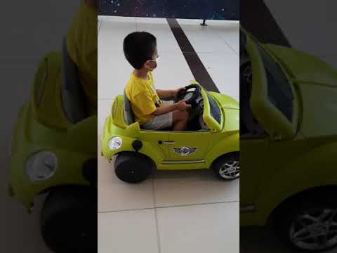 Emir Akülü Araba Sürüyor / Emir Drives Battery Powered Car