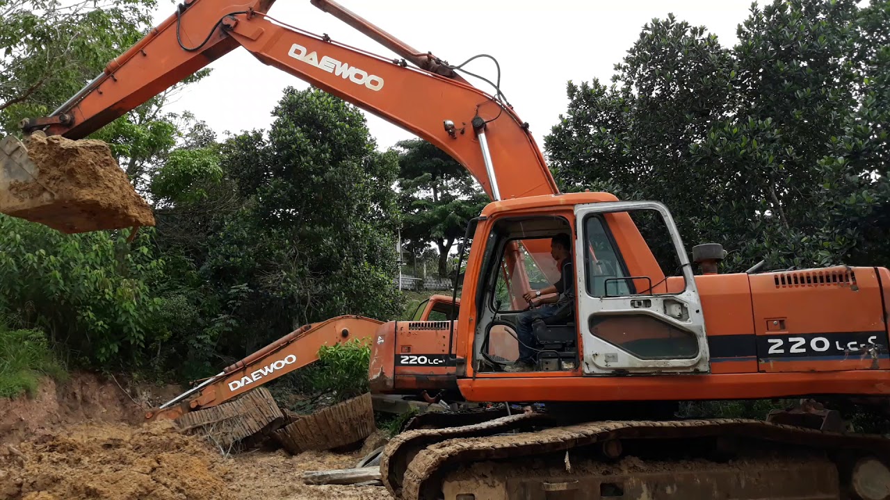 Excavator Daewoo LC-5 220 After Repair Batam , Transbarelang - YouTube