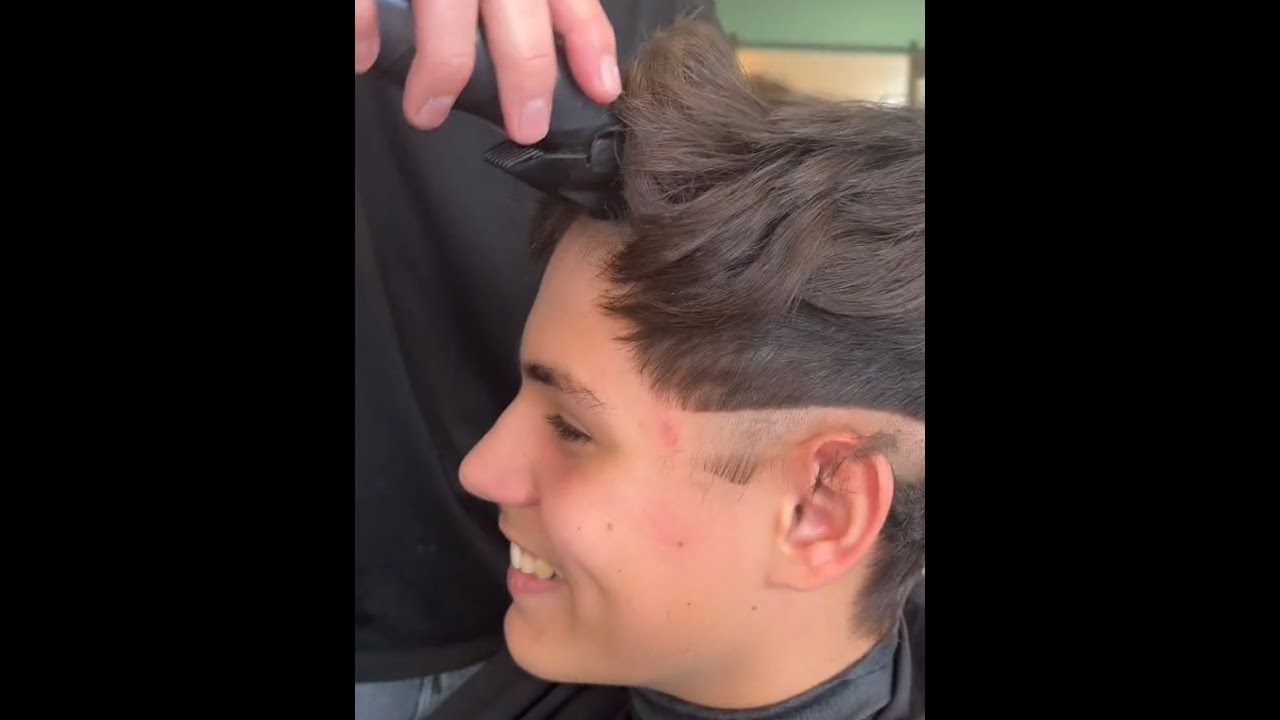 Boy getting a buzzcut [23A29A] - YouTube