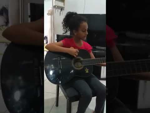 Aluna thalita com apenas um mes de aula, tocando pentecoste