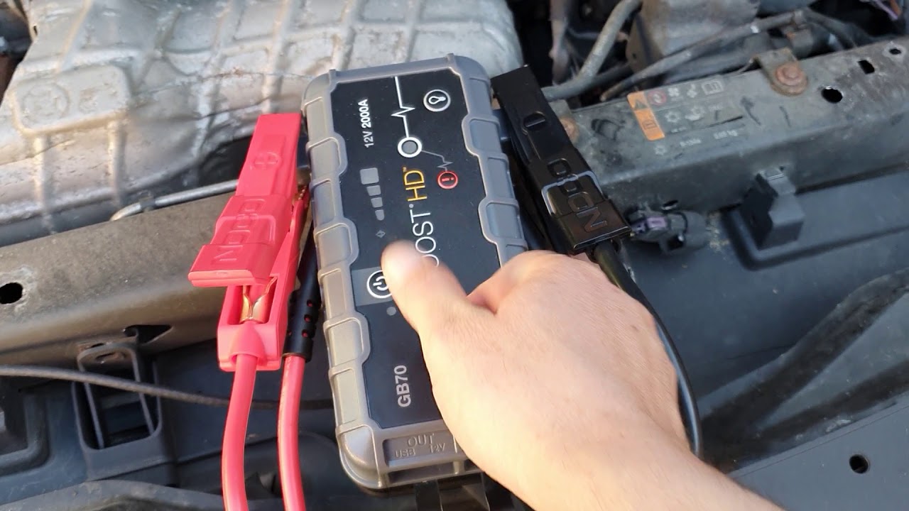 How to jump Start vehicle battery 如何使用Jump Starter用于汽车电池 - YouTube