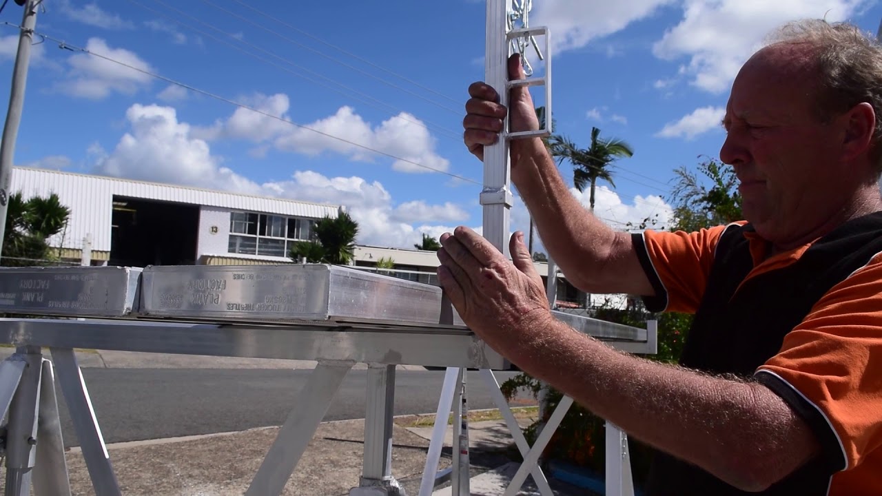 Tommy Tucker Trestles Bricklayers Trestles - YouTube