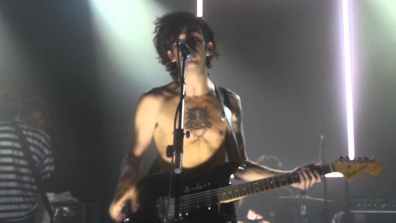 Heart Out - The 1975 (Freebird Live, Jacksonville, Florida) - YouTube
