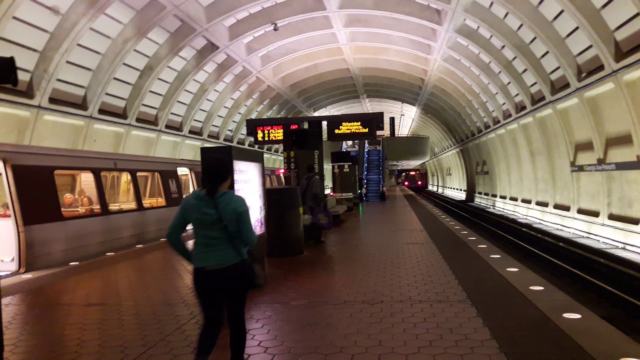WMATA Yellow Line: Breda 3000 Series #3288 & CAF 5000 Series #5030 at ...
