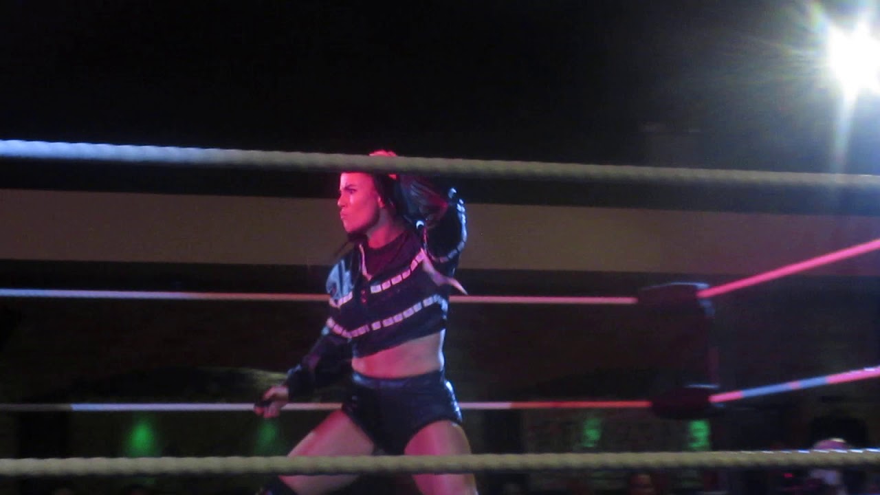 Killer Kelly Entrance - YouTube