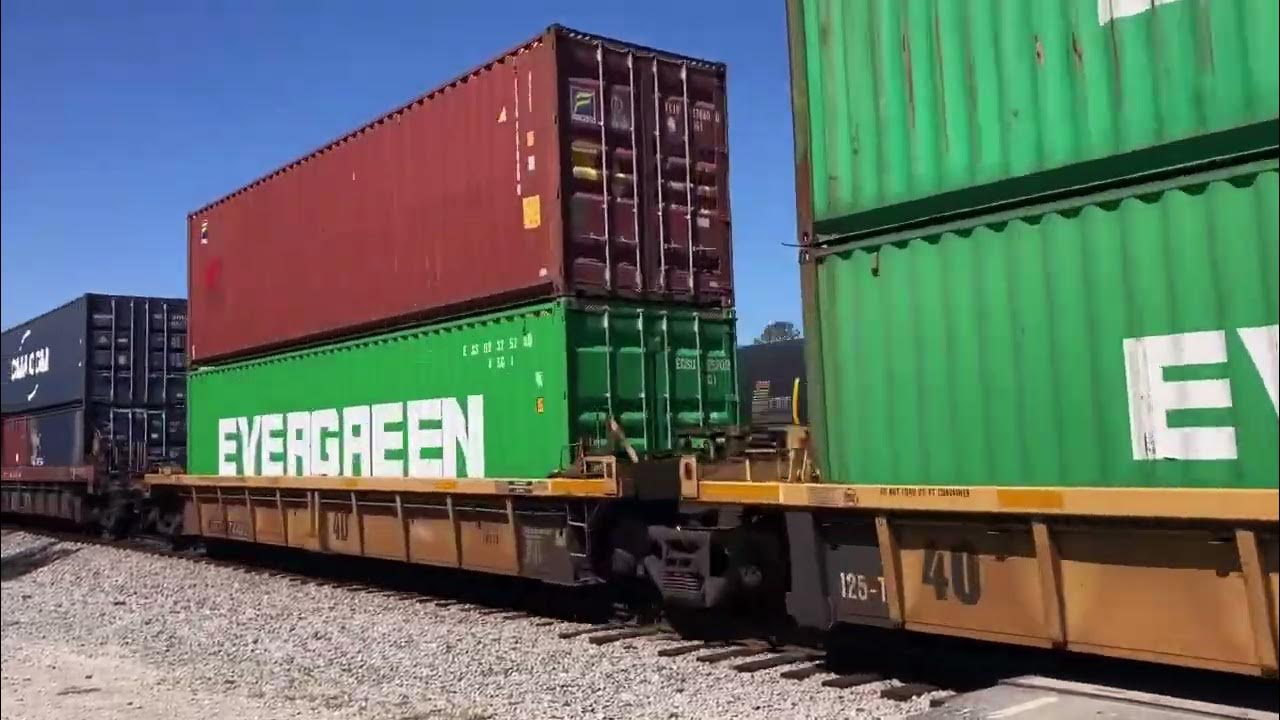 Train Meet CSX 3386 Leads Long CSX M401 SB Manifest Train and CSX I038 Double Stack Train NB ...