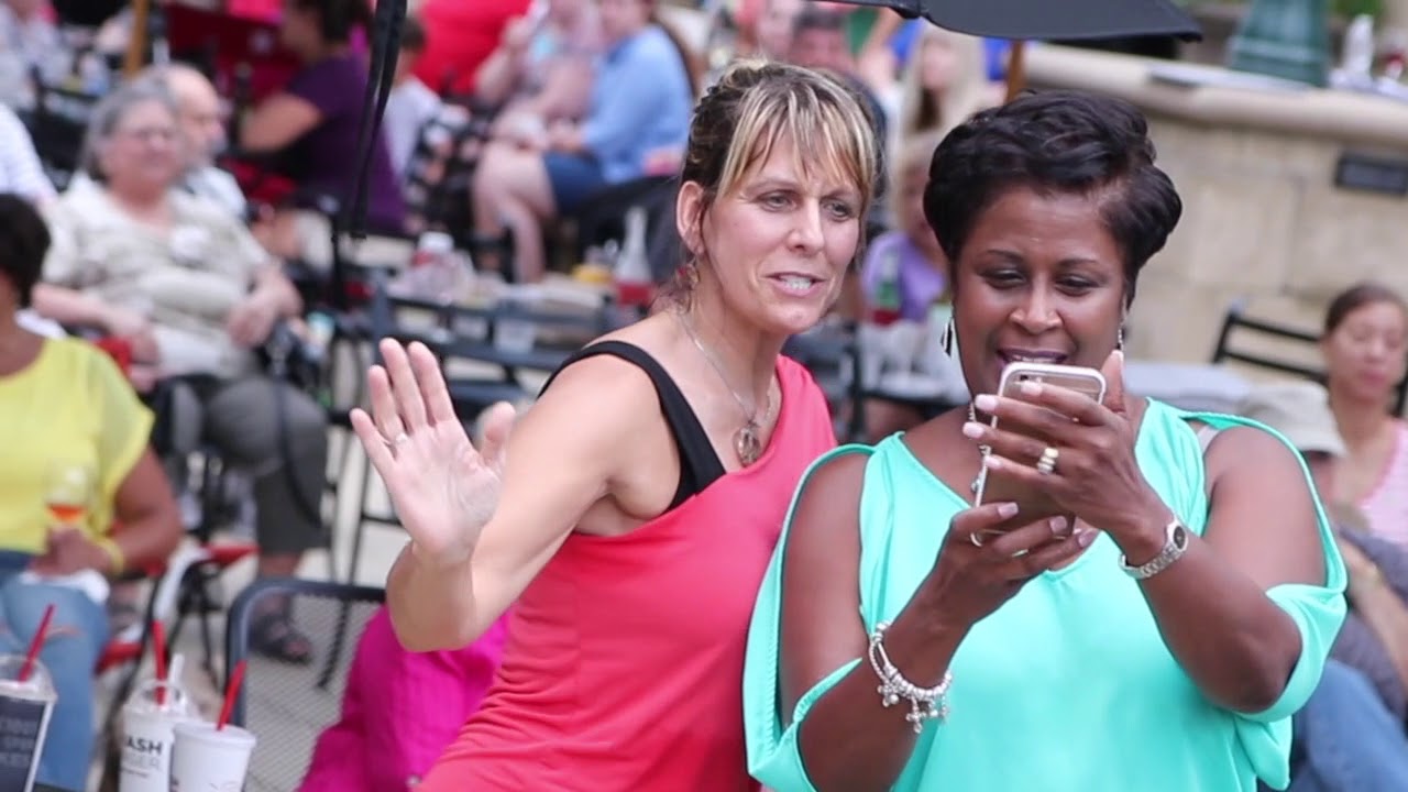 Leslie and Friends LIVE PERFORMANCE - YouTube