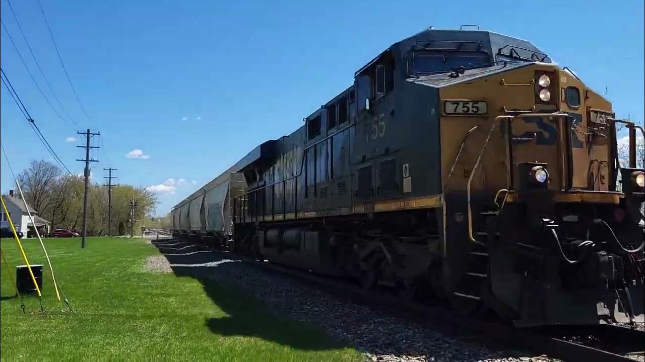 CSX short grain train westbound lapeer mi - YouTube
