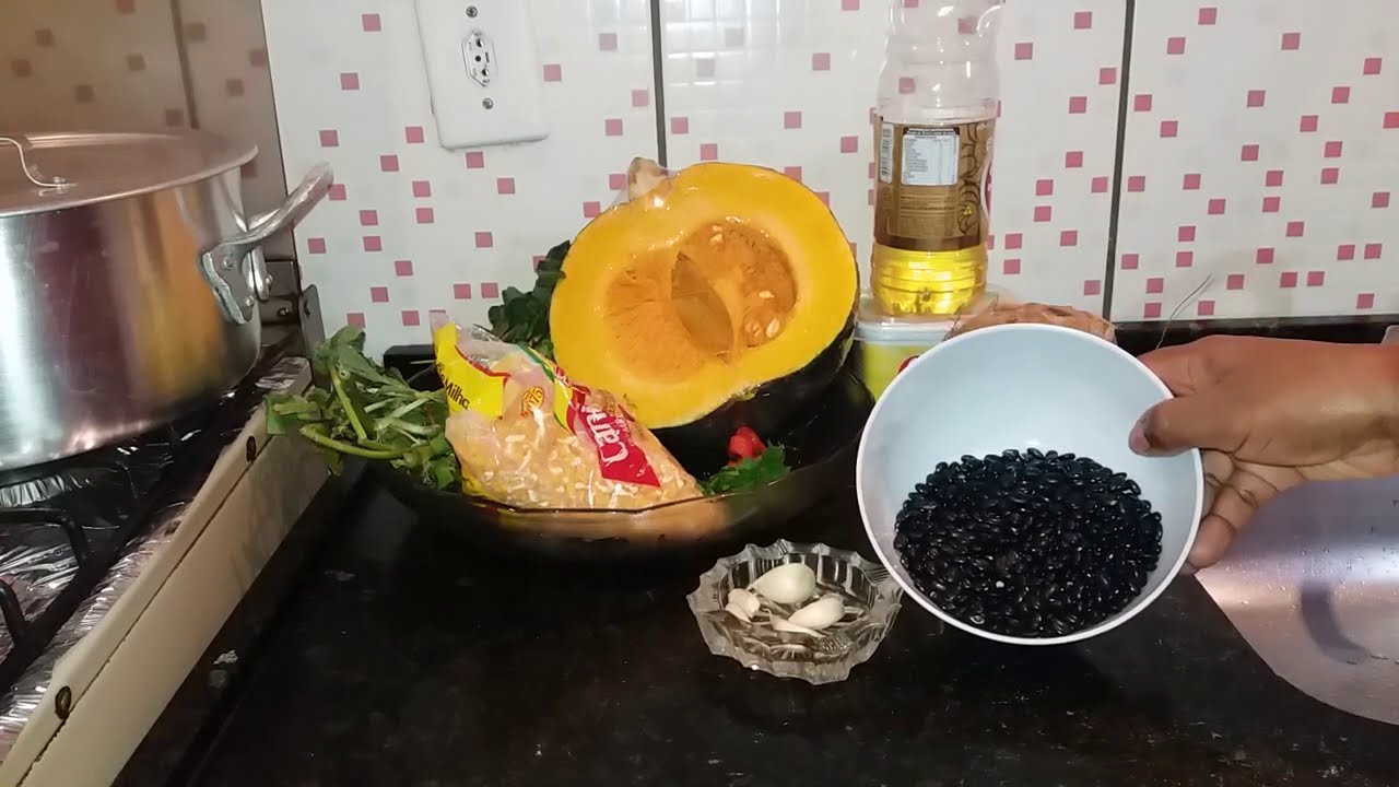 TCHAKA MAYI AYISYEN ( Haitian tchaka is corn) - YouTube