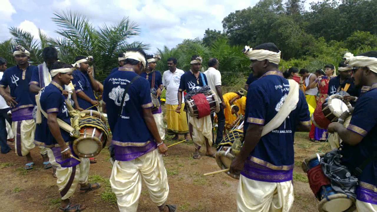 Sri Maha Karumariamman Urumee Melam at Muar River,Buloh Kasap - YouTube