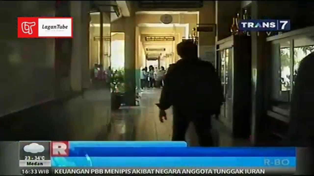 Siswa Jatuh dari Lantai 4 Sekolah - YouTube