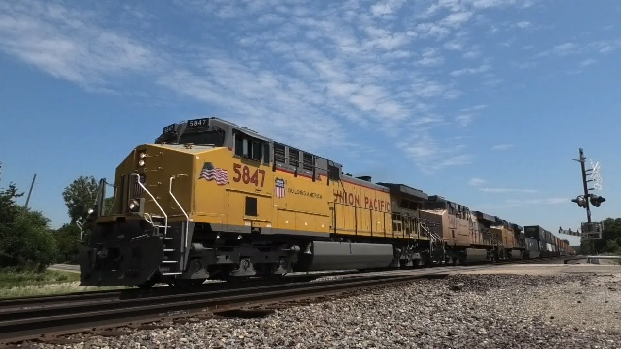 UP 5847 West in La Rose, IL 7/7/24 - YouTube